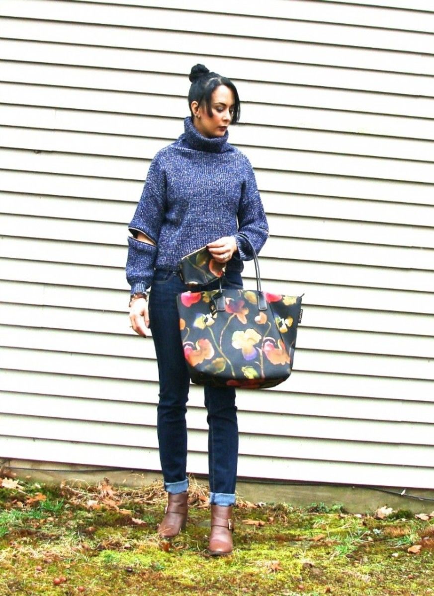 I absolutely love the sweater and the amazing zipper detail on the arms ...