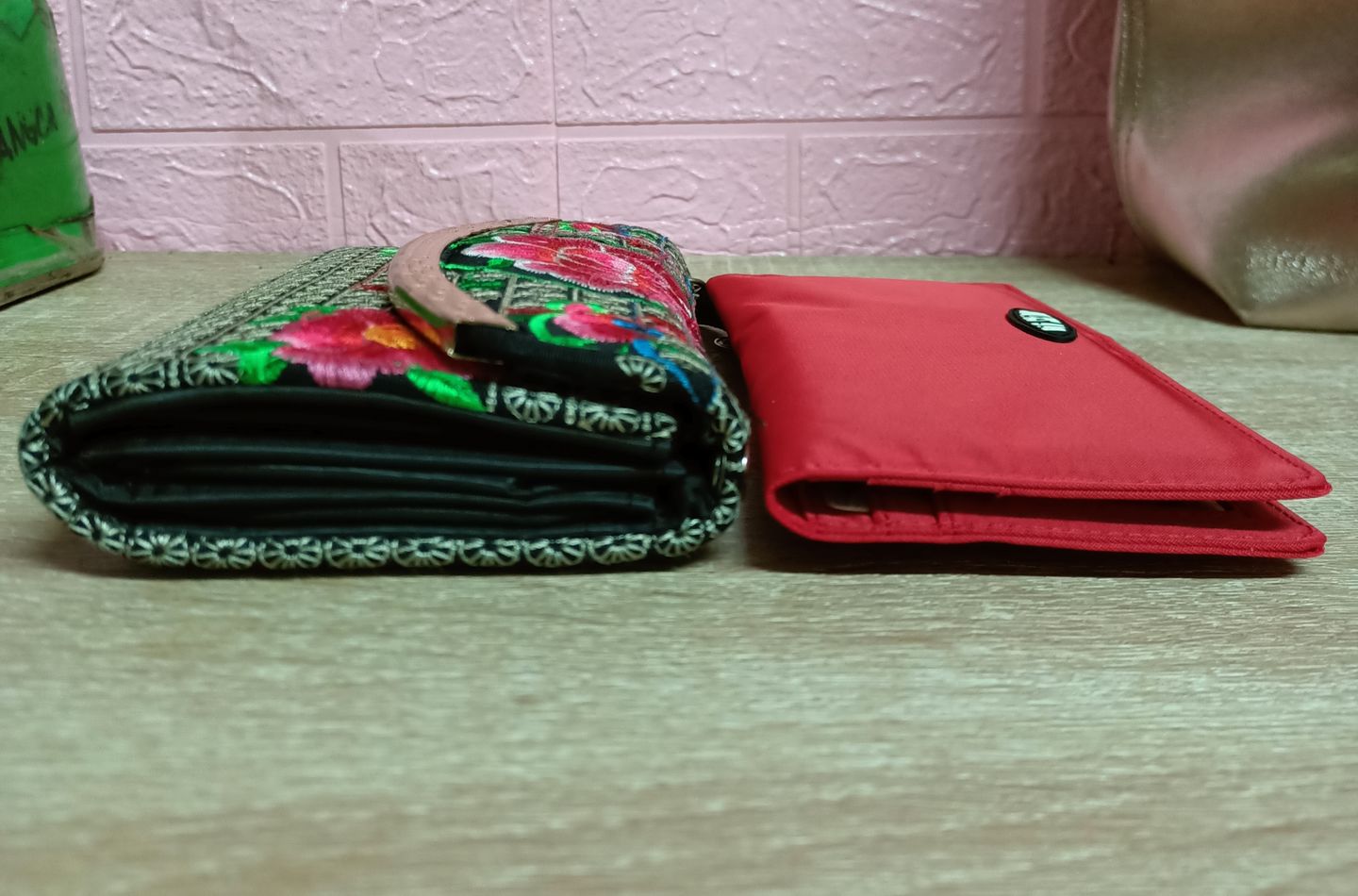 Saying goodbye to my bulky wallets! This one is perfect for my small ...