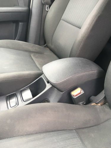 Multifunctional Car Universal Leather Armrest – Mavigadget
